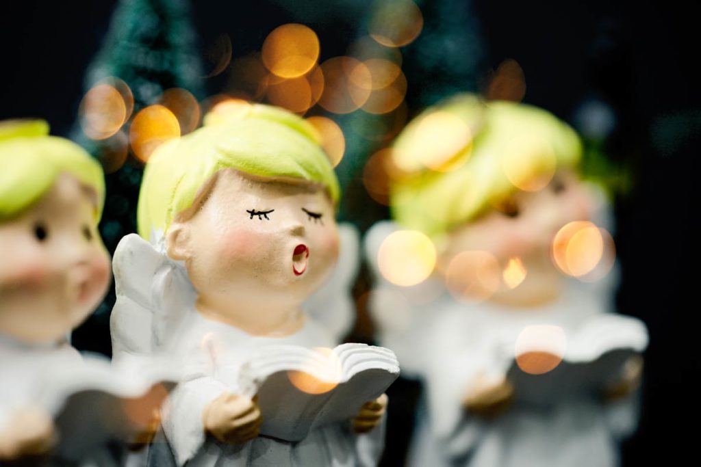 Gli angeli del Natale sapranno rendere le decorazioni e gli addobbi ...